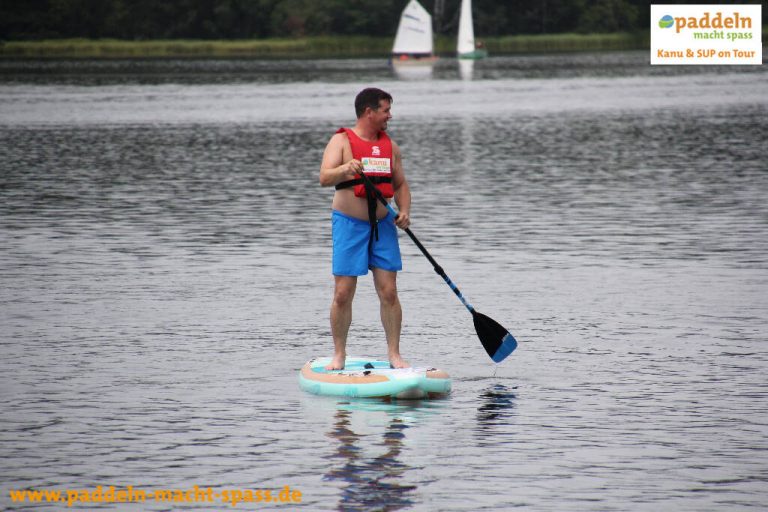 Sturmfronten am See-Campingpark Neubäu - Paddeln macht Spass