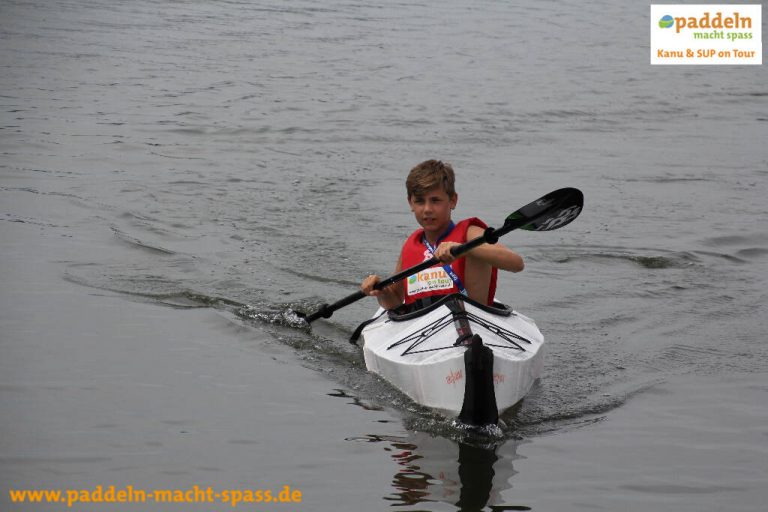 Sturmfronten am See-Campingpark Neubäu - Paddeln macht Spass